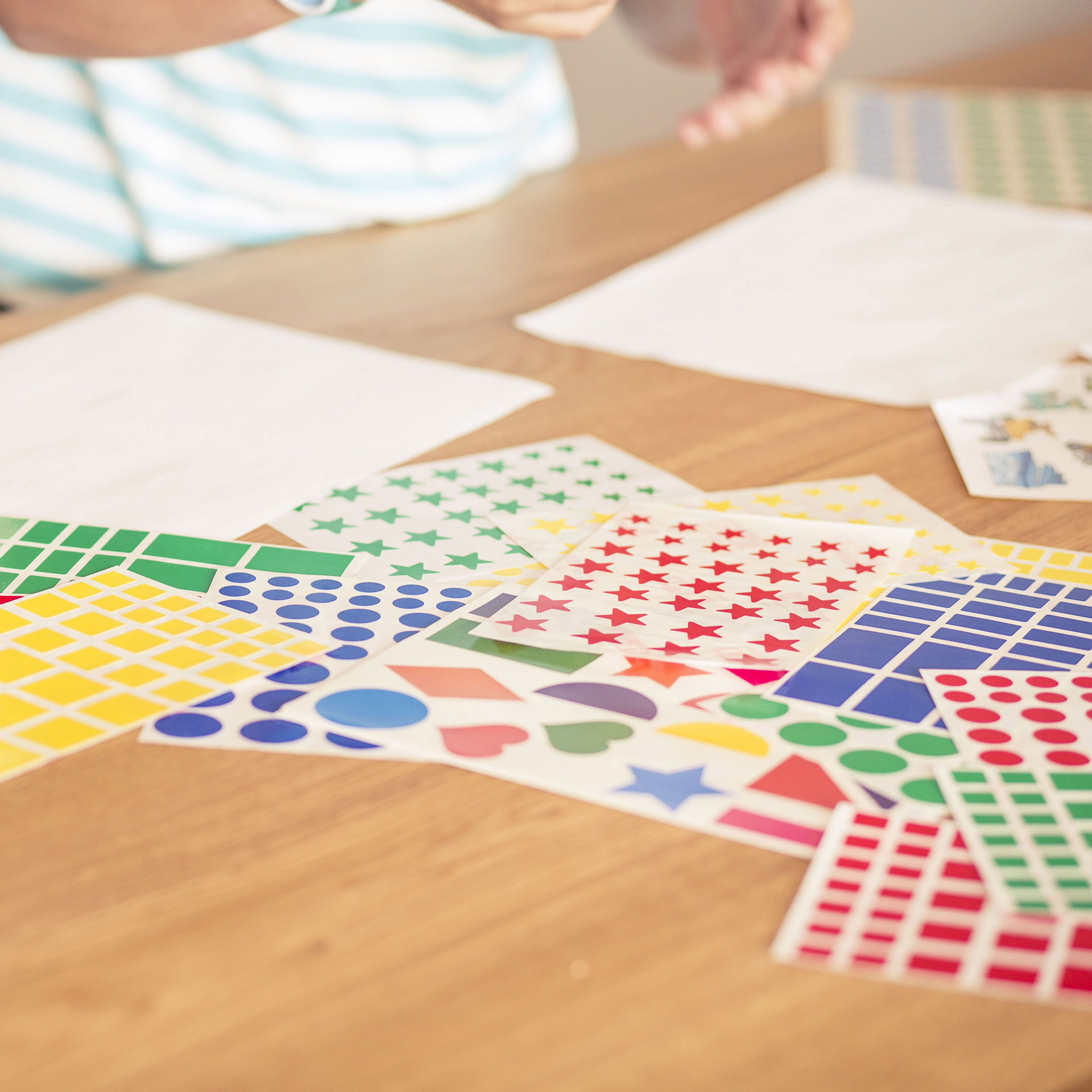 Rouleau gommettes rondes Ø 10,5 mm rouges | APLI